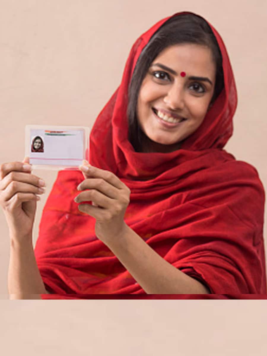 भूलकर भी न करें 8 गलतियां वरना गलत हाथ लग जाएगा आधार कार्ड Aadhaar